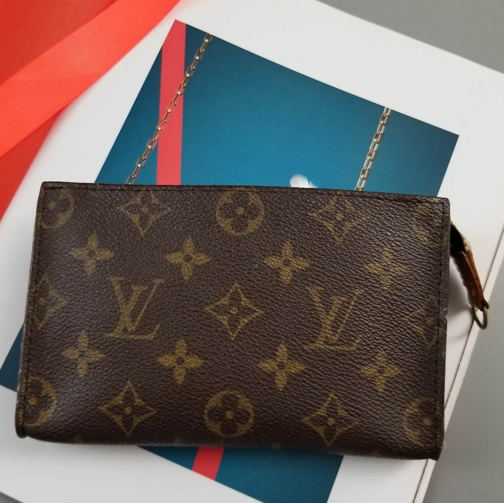 Louis Vuitton Classic Bucket Pouch Monogram Print - Gem